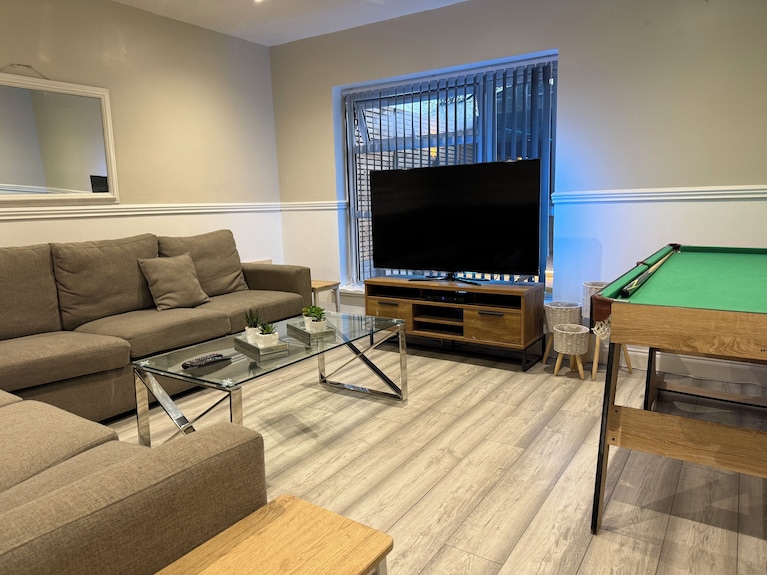 Large Modern 5 Bed Town House Within Birmingham City Centre - バーミンガム