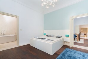 Apartamento Deluxe | 2 quartos, roupa de alta qualidade, cortinas/cortinados opacos 