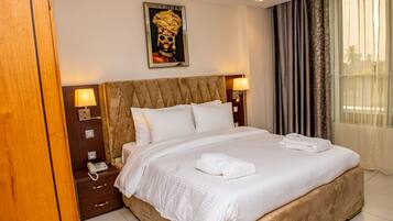 Suíte luxo | 1 quarto, roupas de cama premium, frigobar, cofres nos quartos