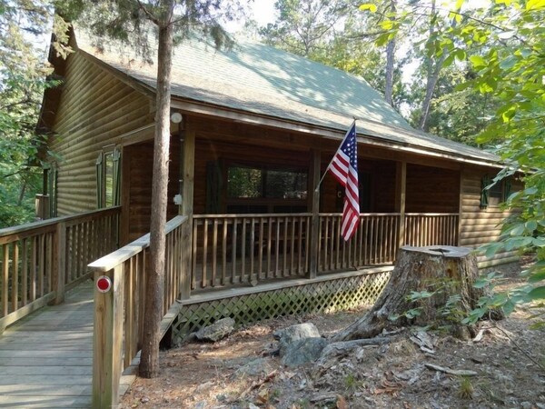 One Bedroom, One Bath Log-sided Cottage With Private Hot Tub On Lake Ouachita. By Redawning - Arkansas