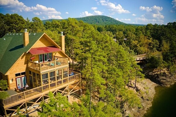 Magnificent Four Bedroom, Two 1/2 Bath Luxury, Log-sided Harbor North Cottage With Incredible Views Of Lake Ouachita. By Redawning - Arkansas