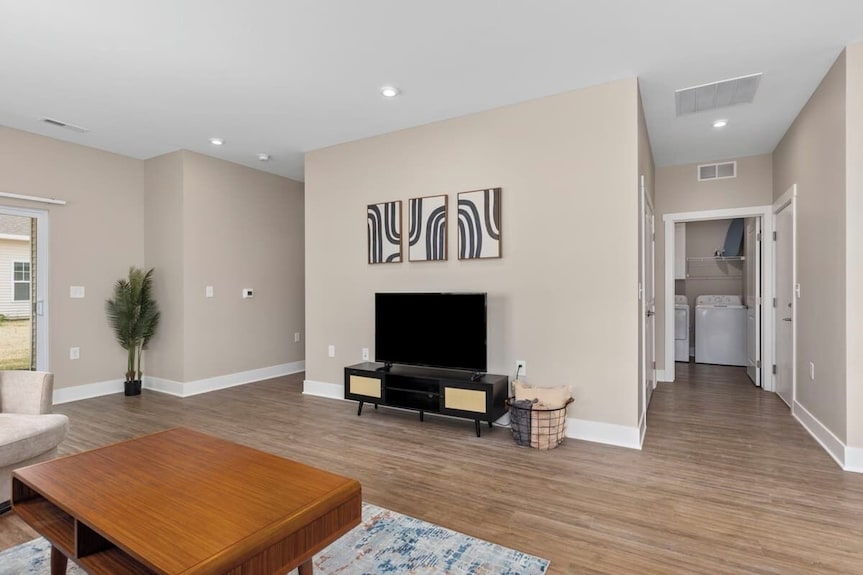 Relax In Comfort! 2br Condo Close To Grand Rapids - Grand Rapids, MI