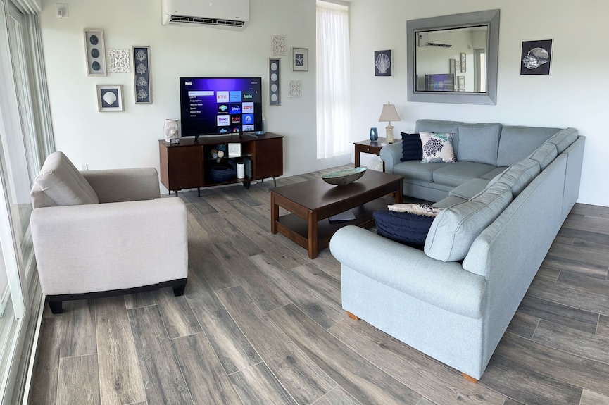 Updated 1br/1ba - "Hillside Getaway" - Water Island