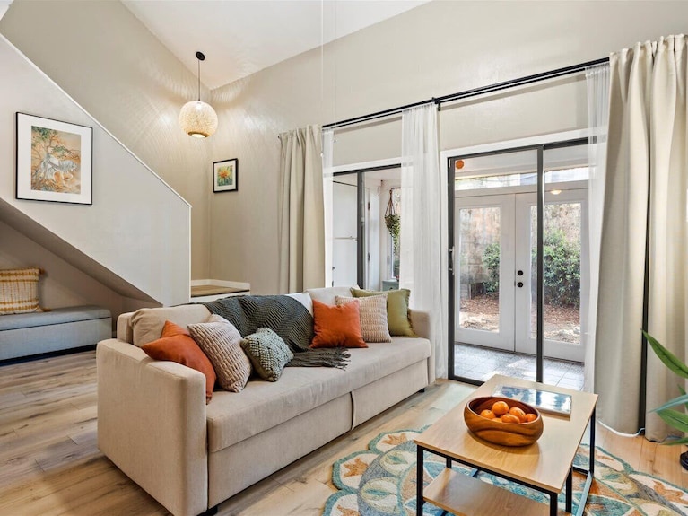 Artist's Tower Townhome 2br W Loft & Study - Gainesville, FL