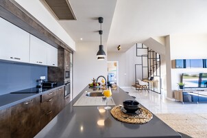 Vila luxo | Cozinha privada | Cafeteira/chaleira, chaleira elétrica