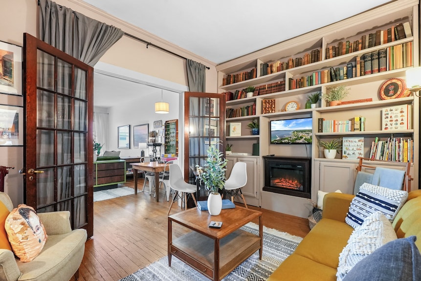 Downtown Apartment! Large, Cozy, Family Friendly Private Oasis In City Center! - Petoskey, MI