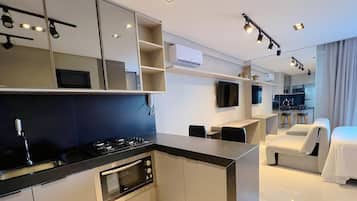 Apartamento | Cozinha privada | Minifrigorífico, um micro-ondas