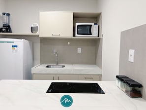 Apartamento | Cozinha privada | Minifrigorífico, um micro-ondas