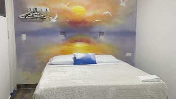 Quarto casal básico | Wi-Fi de cortesia, roupa de cama