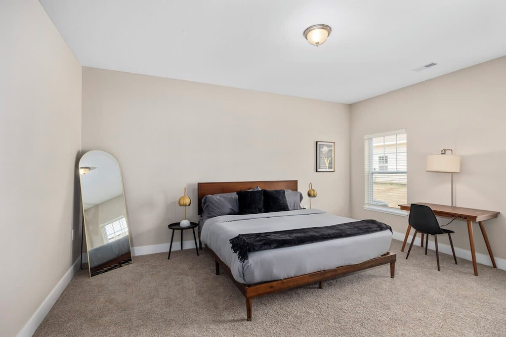 Stylish New Build! 2br Condo W/ Patio & Garage - Grandville, MI