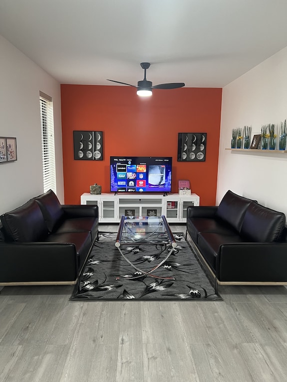 Orange Deluxe - No Cleaning Fee, Centrally Located. - Nebraska