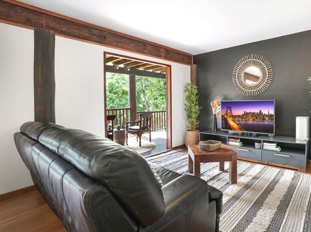 Bindi Treehouse - Secluded Rainforest Pet Friendly Retreat In A Stunning Treehouse - Queensland