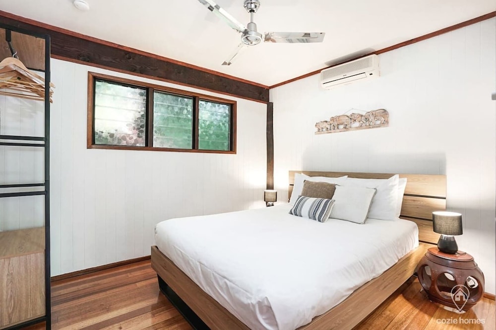 Bindi Treehouse - Secluded Rainforest Pet Friendly Retreat In A Stunning Treehouse - Cairns
