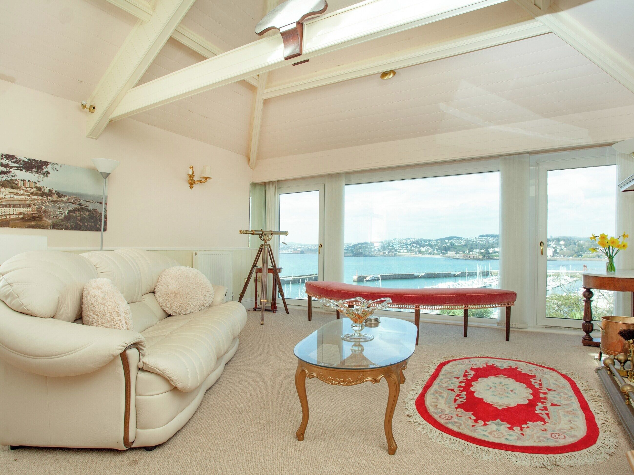 Riviera View Is A Spacious Holiday Home In The Heart Of The English Riviera. - Torquay, UK