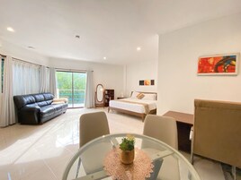 Suíte estúdio | Cofres nos quartos, Wi-Fi de cortesia, roupa de cama