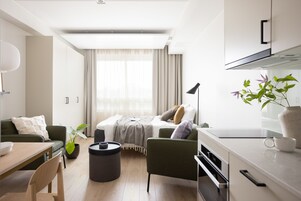 Secretária, cortinas/cortinados opacos, quartos insonorizados 