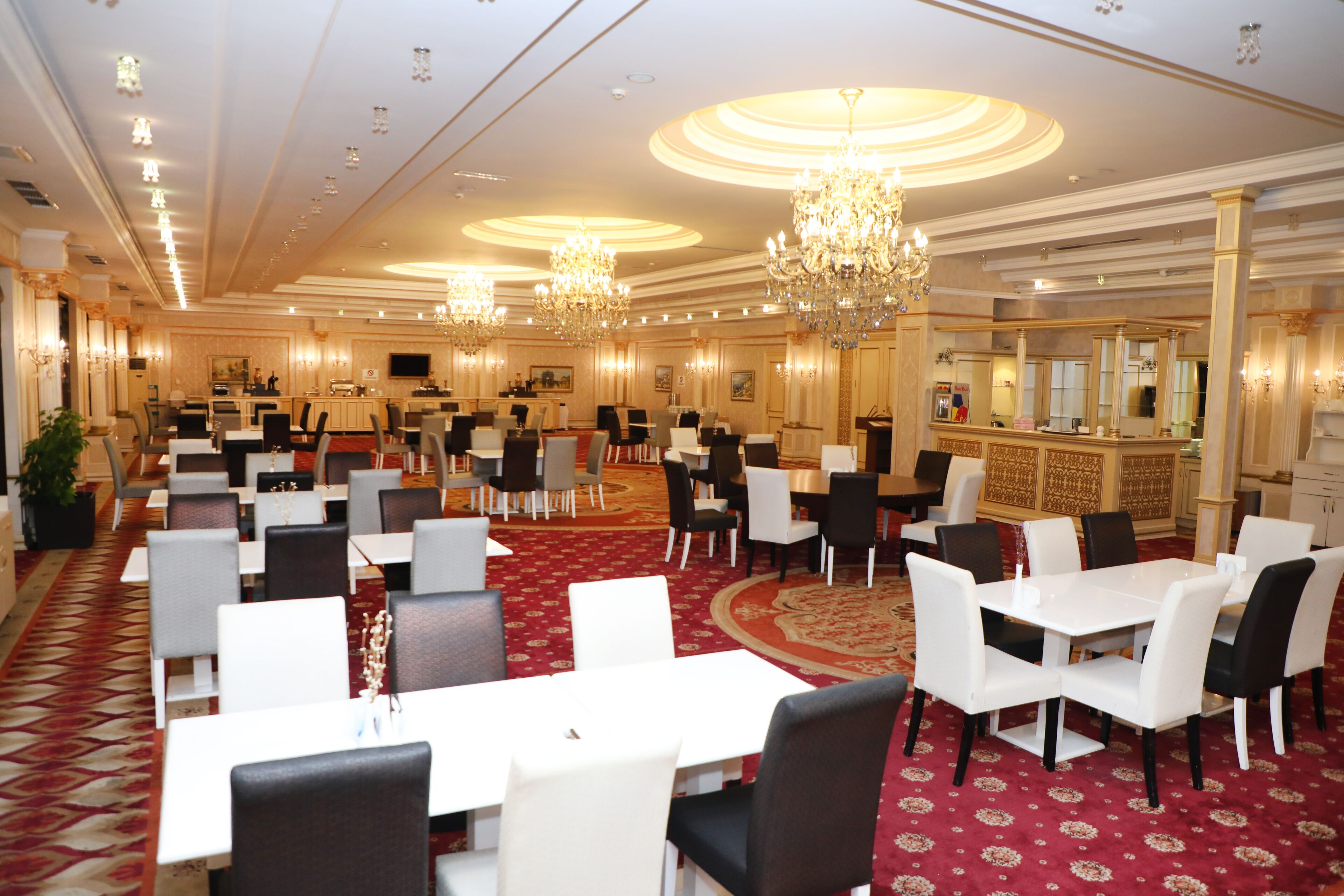 Pequeno-almoço tipo buffet diário (7 AZN por pessoa) 