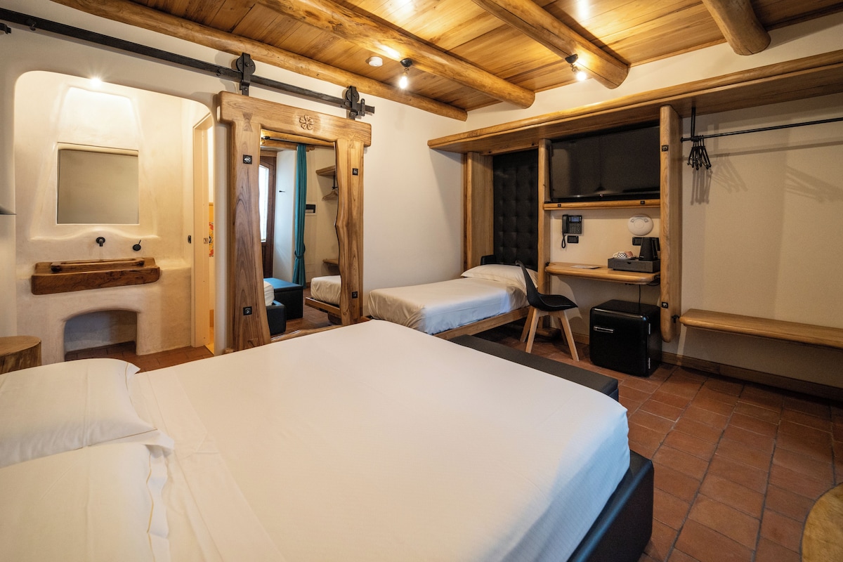 Quarto triplo standard | Escrivaninha, quartos à prova de som, Wi-Fi de cortesia, roupa de cama