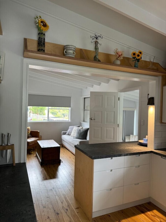 Sunflower House, A Cozy Cabin At Lake Wentworth - Blue Mountains