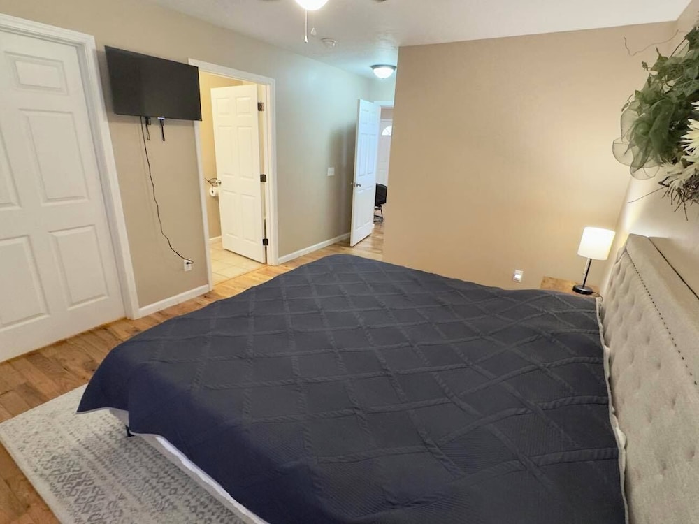 Peaceful Townhouse Near Lake - Guntersville, AL