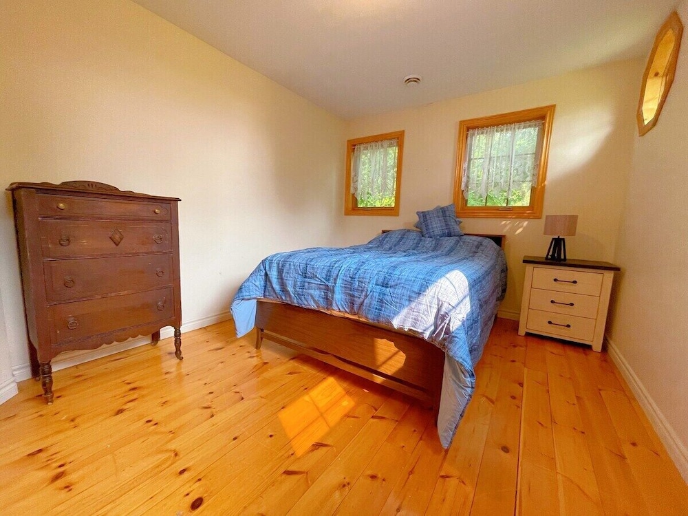 Cozy Pigeon Lake 4- Bedroom Cottage - Bobcaygeon