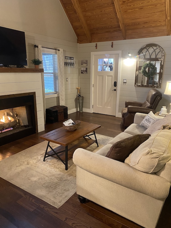 Cozy Mountain Cottage W/ Hot Tub & Porch Swing Bed - Alabama