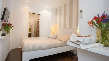 Quarto casal | Roupas de cama antialérgicas, edredons de pluma, Wi-Fi de cortesia