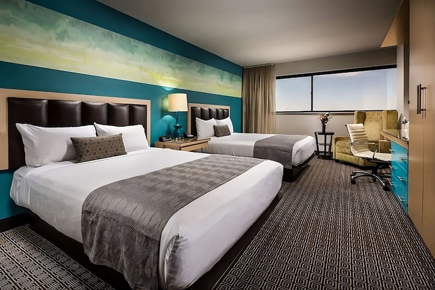 Discover More Of Las Vegas! Free Parking, Rooftop Pool! Close To Mob Museum! - 라스베이거스, NV