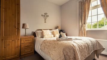 Quarto casal luxo | Wi-Fi de cortesia, roupa de cama