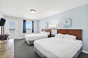 Quarto, 2 camas Queen, cozinha, de frente para o oceano | Cortinas blackout, ferros/tábuas de passar roupa, Wi-Fi de cortesia