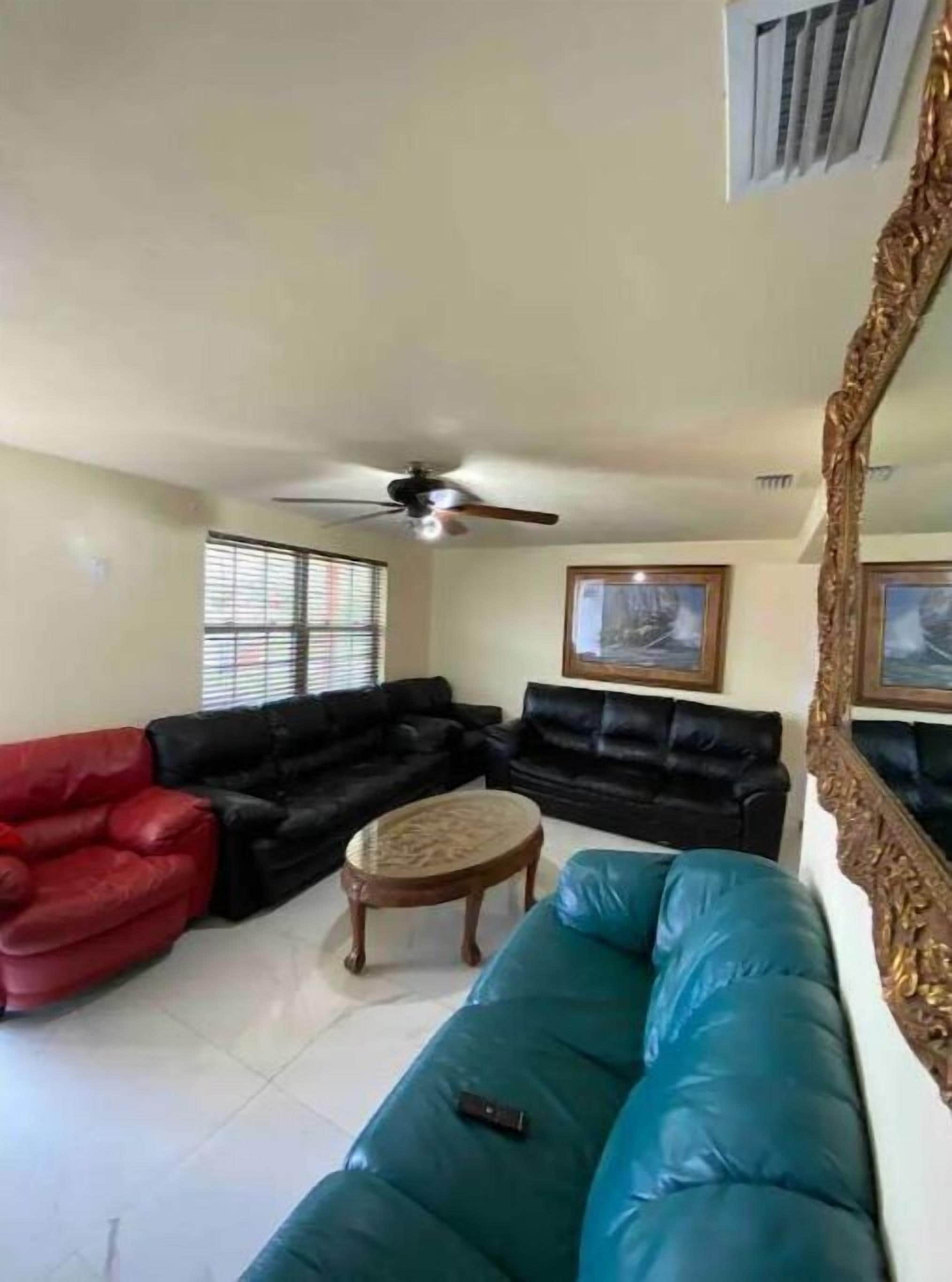 Holiday Home With Private Heated Pool Available . For Extra $20 For Each Night\n - Holiday, FL