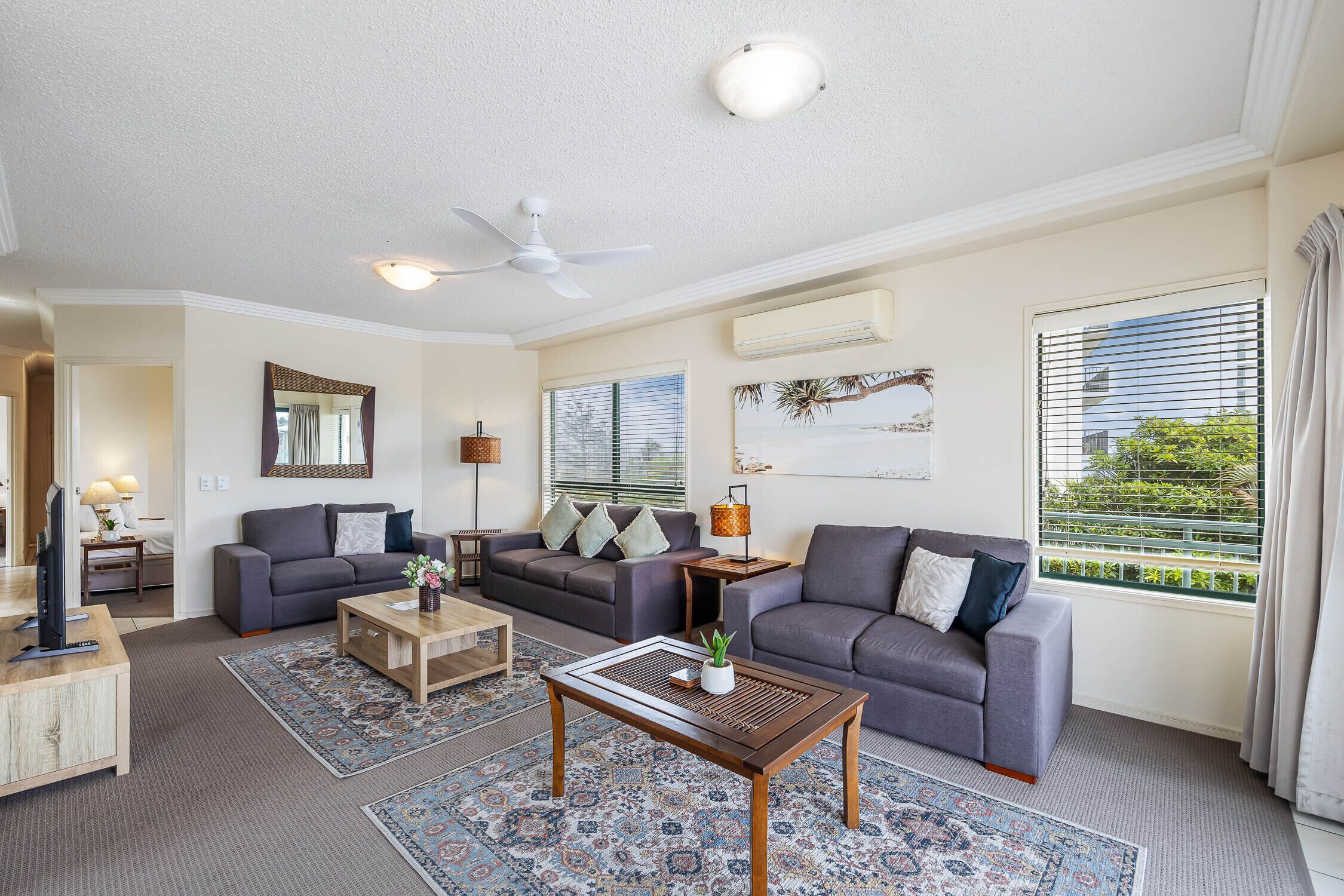 Sunshine Towers 3 Bedroom Ocean Side Apartment - Maroochydore