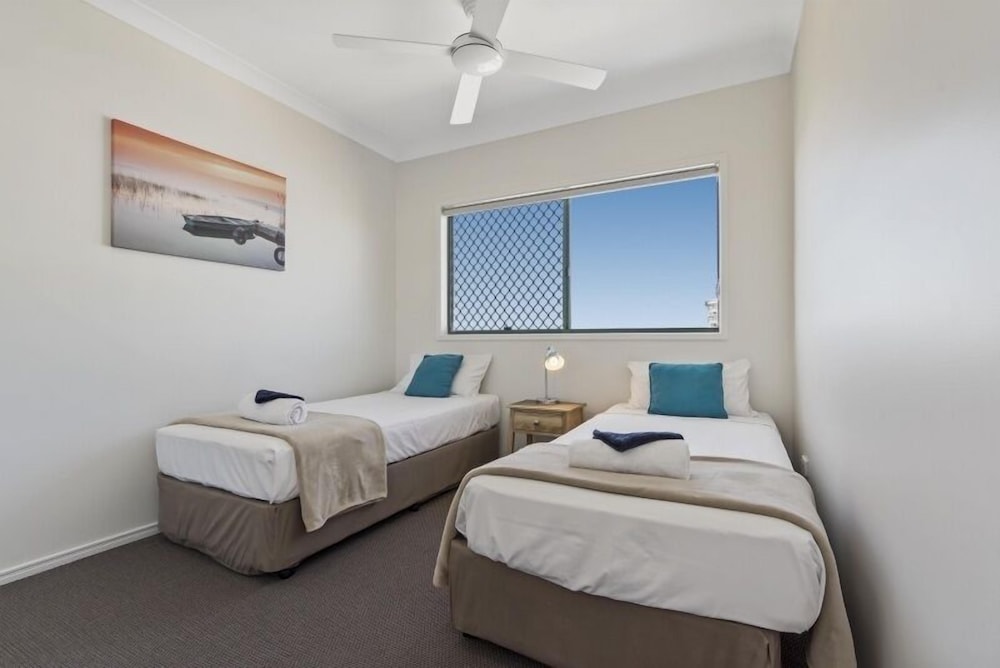 Sunshine Towers 3 Bedroom Ocean View Apartment - Mudjimba