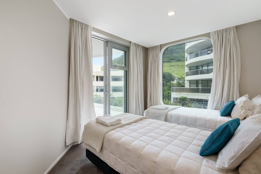 Oceanside Apartment With Garden Views - Mount Maunganui