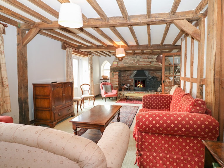 Paythorne Farmhouse, Pet Friendly, With Open Fire In Upper Beeding - Sussex