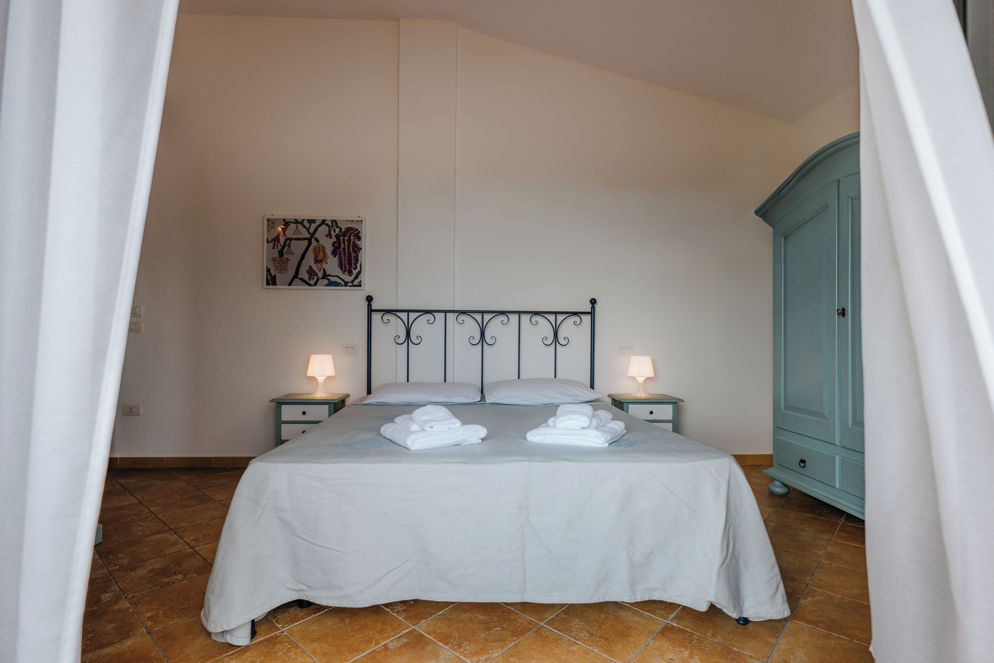 Quarto Duplo Standard | Cofre no quarto, roupa de cama fornecida 