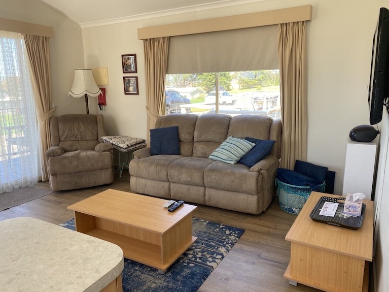 Two Bedroom Cabin In Apollo Bay's Most Popular Holiday Park - Apollo Bay