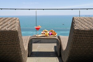 Piscina exterior, da(s) 9:00 à(s) 22:00, espreguiçadeiras 