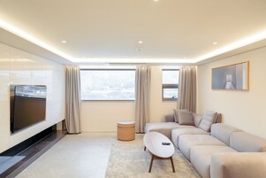 Studio Room | Roupas de cama premium, edredons de pluma, camas com colchões pillow-top