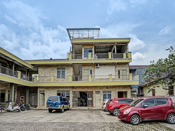 Oyo Life 91873 Nugraha Kost - Palembang