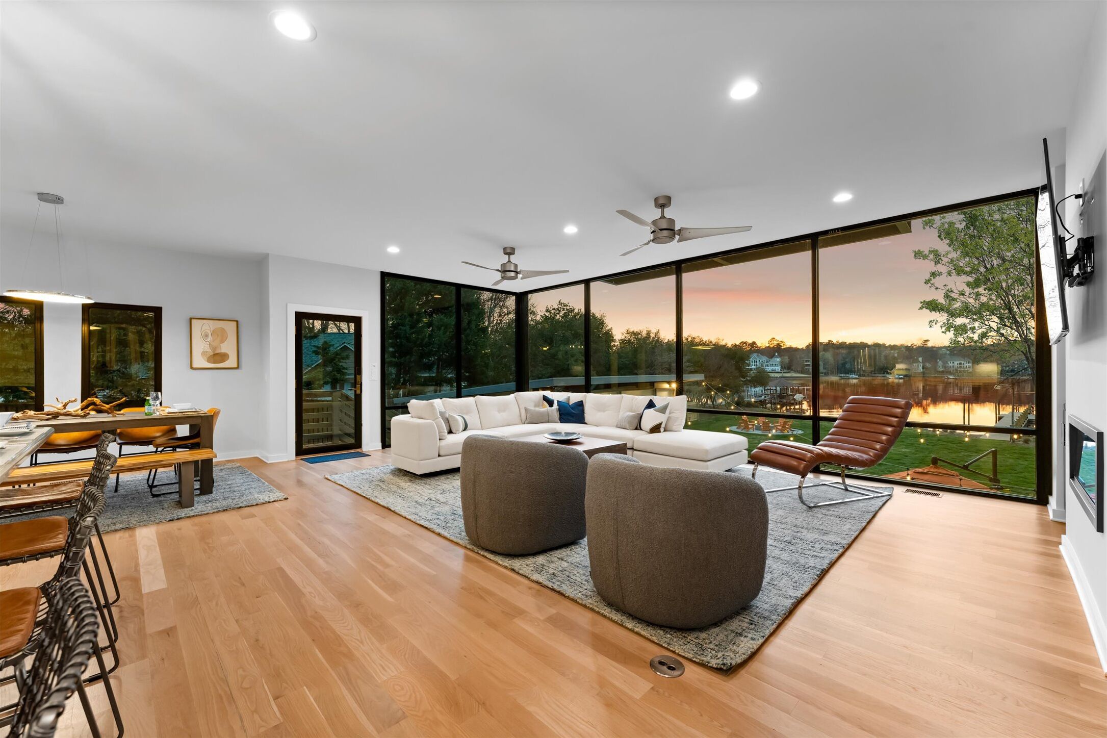 Blue Haven W/game Room, Hot Tub & Optional Boat Rental - Mooresville, NC