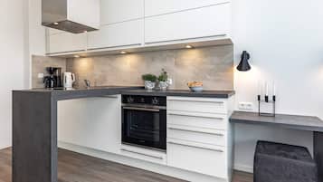 Apartamento | Cozinha privada | Um frigorífico