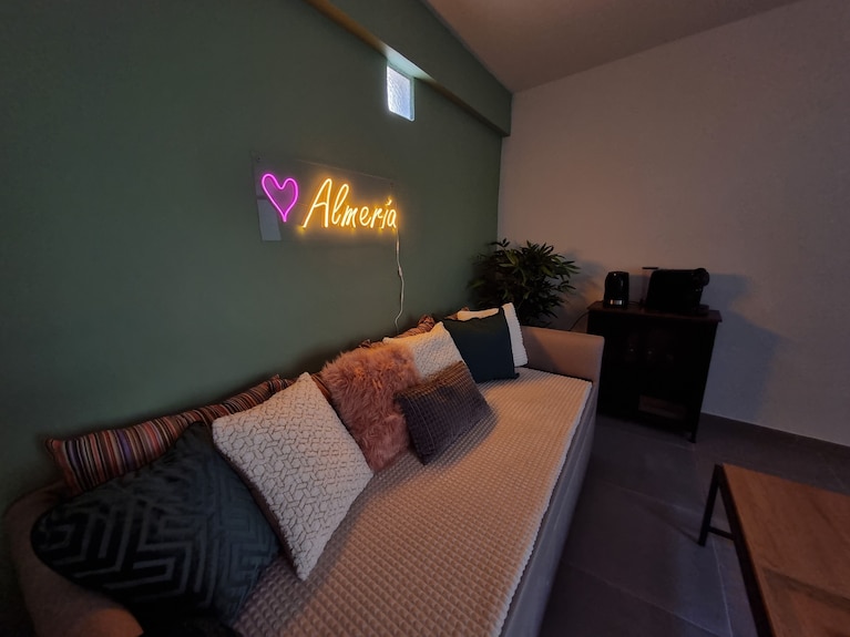 Renovado áTico En El Centro Histórico, A 100 Mts De La Catedral! - Almería