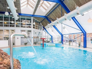 Casa | Piscina | Piscina interna, piscina externa