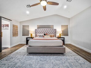 Casa, várias camas, acesso à piscina, vista para o jardim | 4 quartos, Wi-fi grátis, roupa de cama fornecida