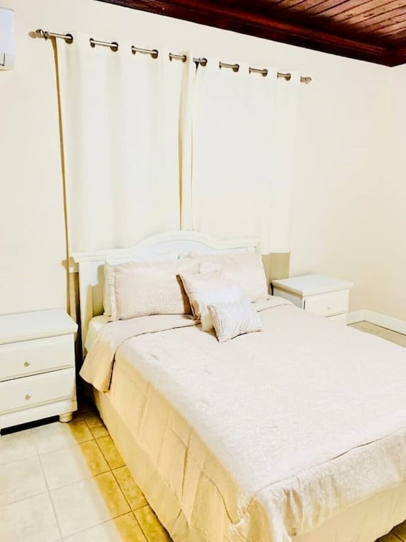 Entire Guest Suite - 1 Bedroom - Nassau