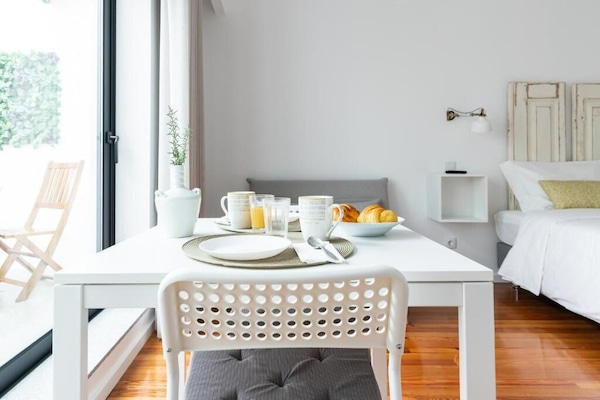 Suíte estúdio conforto | Cozinha privada | Geladeira grande, micro-ondas, torradeira, cadeirão de bebê