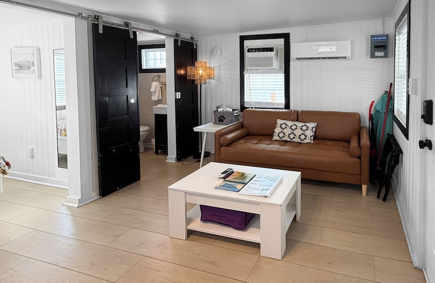 Seabreeze Suite ~ Cottages @ Kure ~ Beach, Fishing, Pool, Walk To Pier - Fort Fisher State Recreation Area, Kure Beach