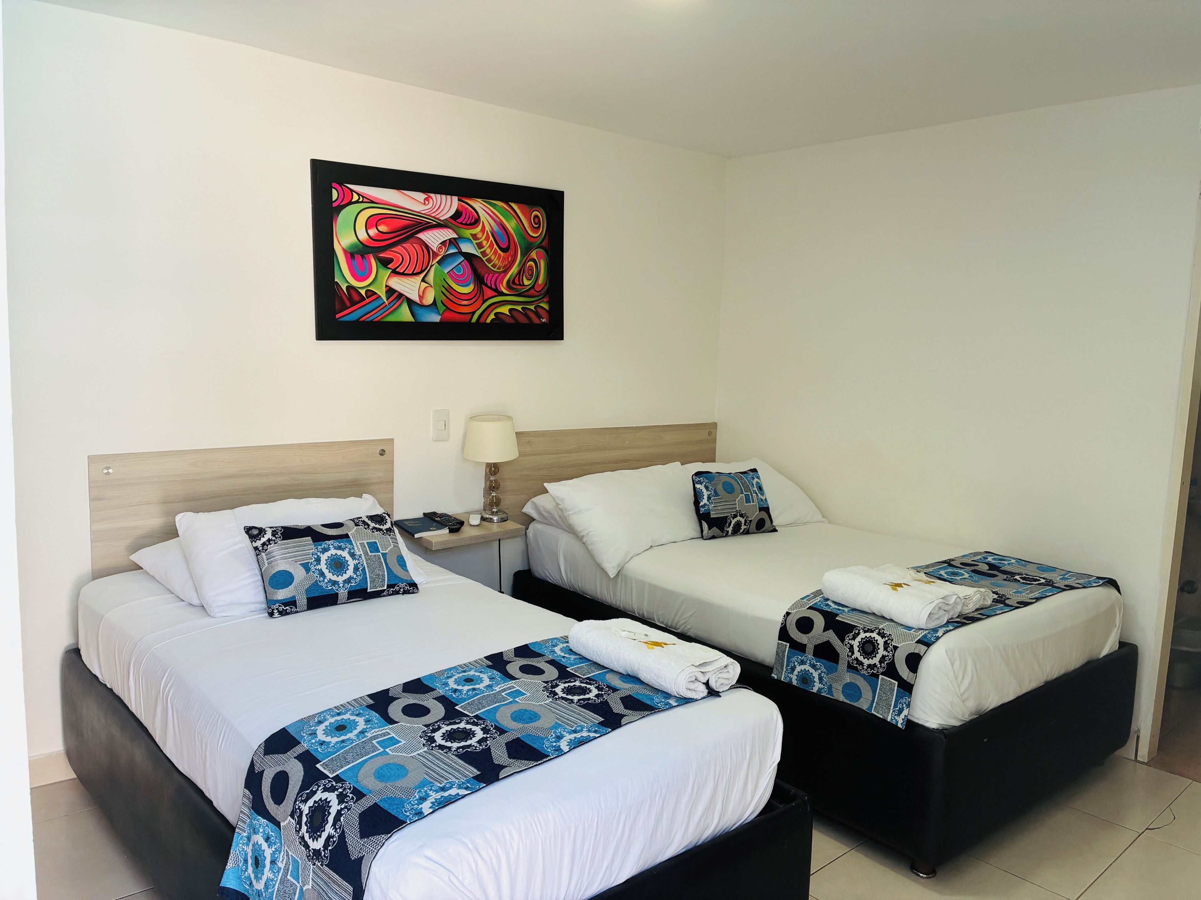 Quarto Triplo Básico | Ferro/tábua de engomar, roupa de cama fornecida 