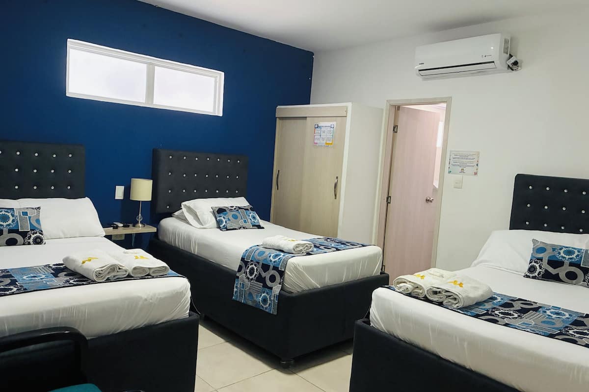 Quarto Familiar | Ferro/tábua de engomar, roupa de cama fornecida